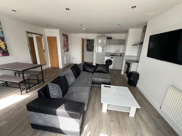 Lt 2- 1 Bed Duplex Apartment - Free Street Parking - Leicester