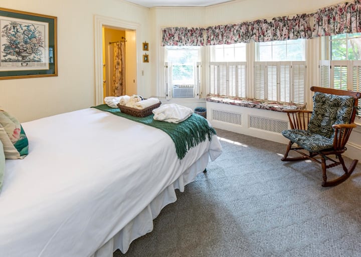 Weeping Willow Room, Maples Inn - Bar Harbor, ME