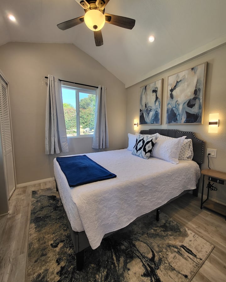 Serene Vineyard Cottage Escape - 폴브룩