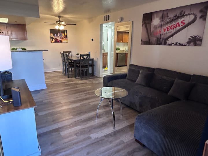 Spacious And Remodeled  No Resort Or Parking Fees - Las Vegas