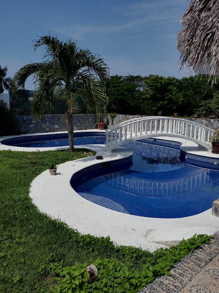 1 Cuadra De La Zona Hotelera - Zihuatanejo