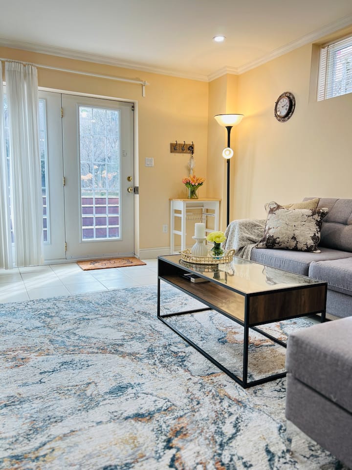 Private Luxury 2-bed Guest Suite Steps To Subway - Toronto