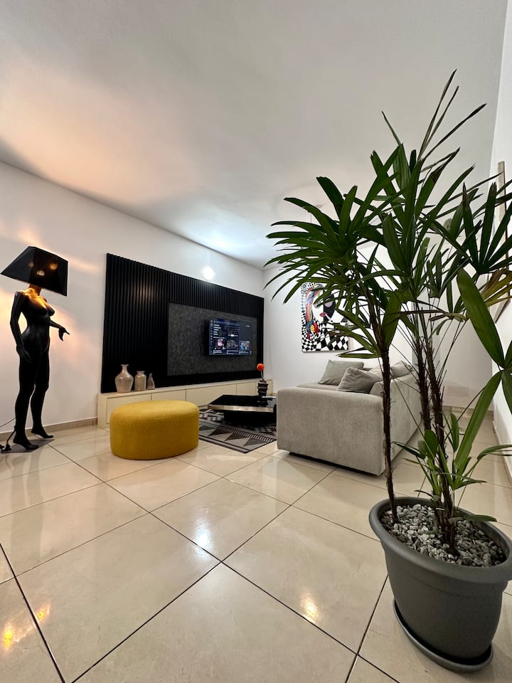 Appartement Stylé Et Minimaliste - Abidjan