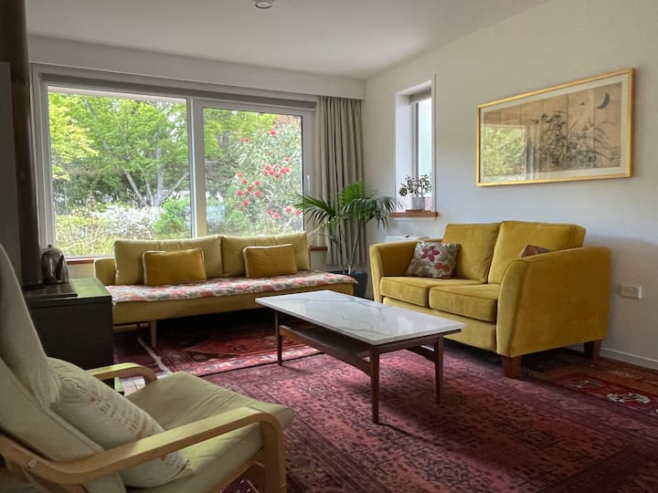 Saranam Cottage
Super Cosy And Inviting - Blackheath