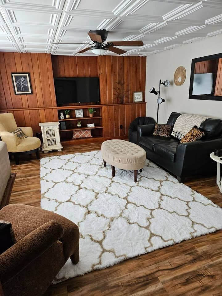 State Street Airbnb - Quincy, IL