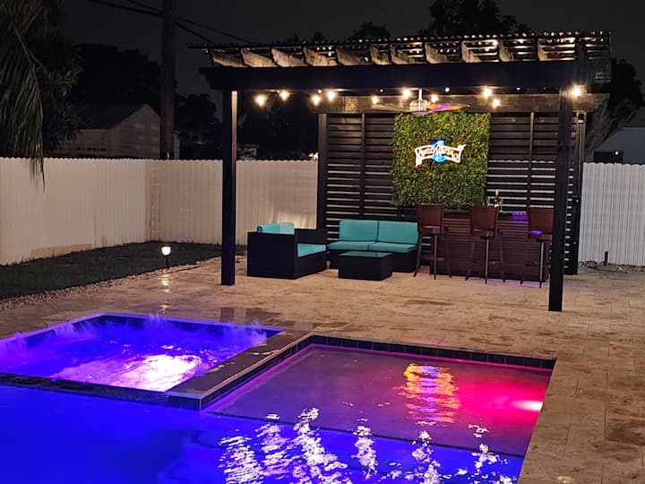 Modern Palm Springs Getaway, Private Heated Pool - Palm Springs, FL