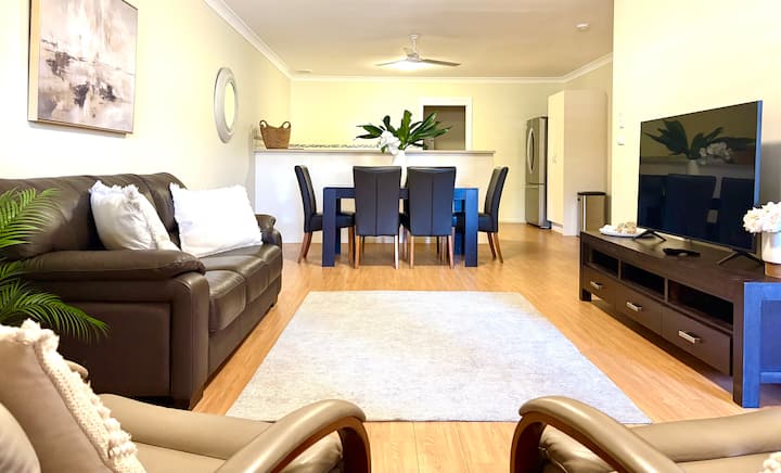 Unit 3 Venture Apartments
3 Bedrooms Wifi/netflix - Richmond Hill