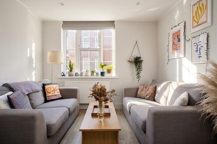 Walk 12 Mins To Buckingham Palace - 2 Bed Flat - City of London