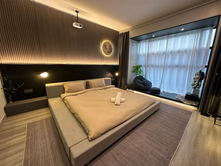 Moonrise City @Kl【jacuzzi * Dyson * Projector 】 - Cheras