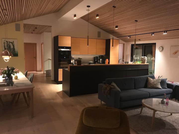 Romslig Hus Sentralt I Tromsø - Tromsø