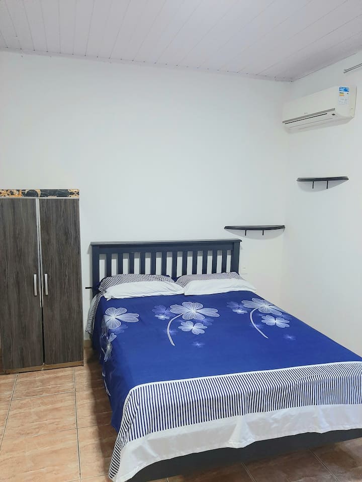 Quarto (Suíte) Com Entrada Privativa - Balneário Camboriú