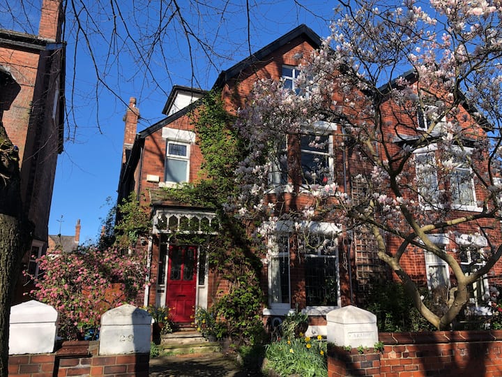 Spacious Victorian Family Home - Manchester