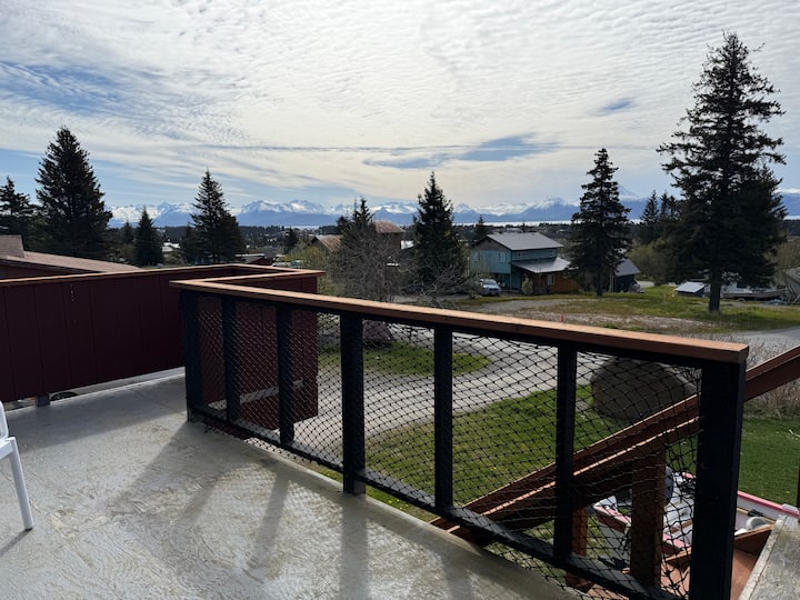 Sea Loft- Great View, Deck, Stylish Town Center - Homer, AK