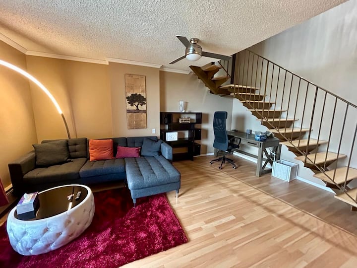 Mountain Views | 2 Floor Luxury - Calgary