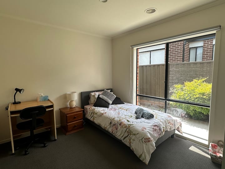 King Single Bed Cozy& Clean - Ballarat