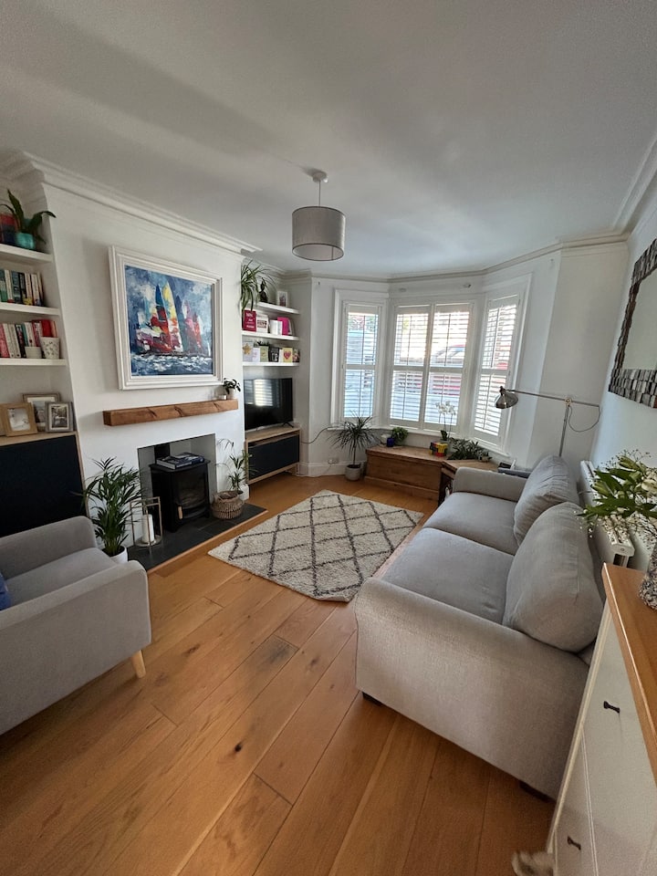 Three Bedroom House In Cowes - Carisbrooke Castle