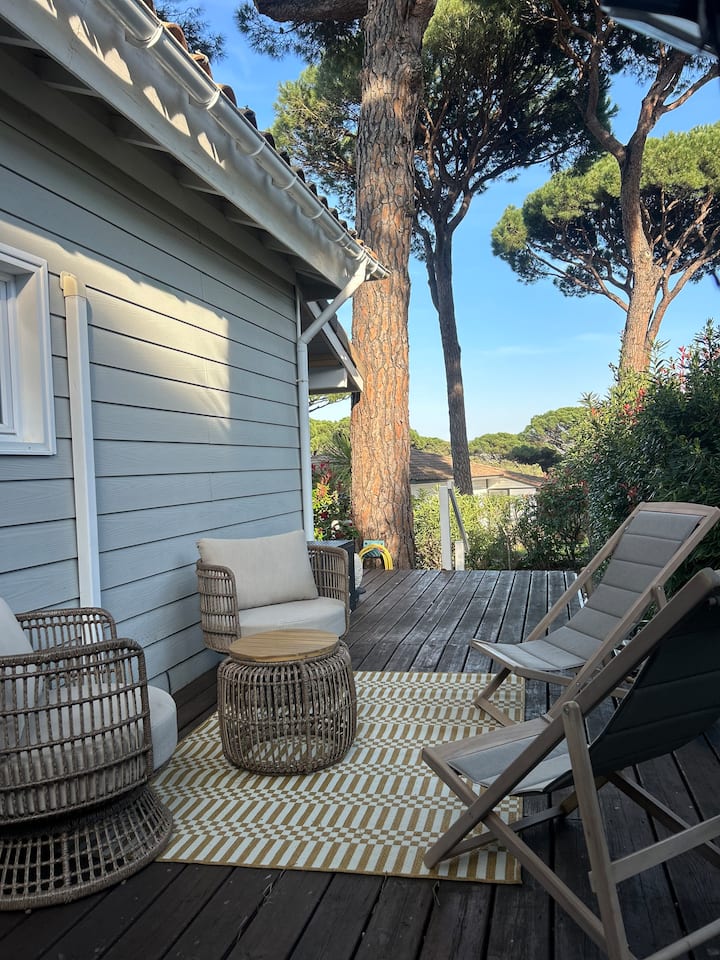 Chalet Californien Dans Le Golfe De Saint-tropez. - Grimaud