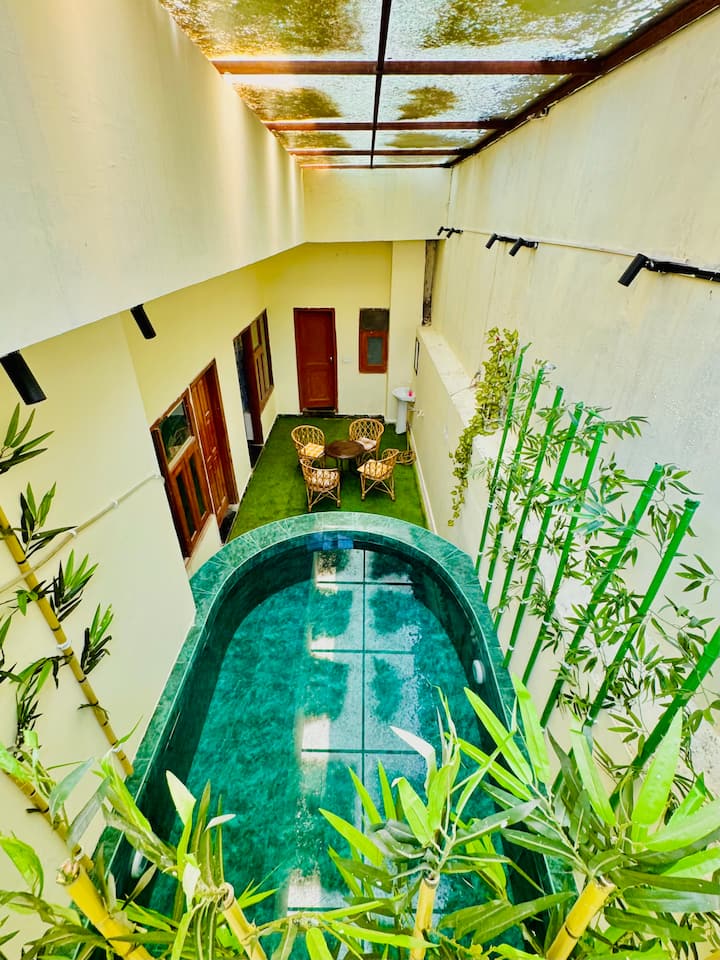Cygnus Pvt Villa With Plunge Pool Garden Lawn - Noida