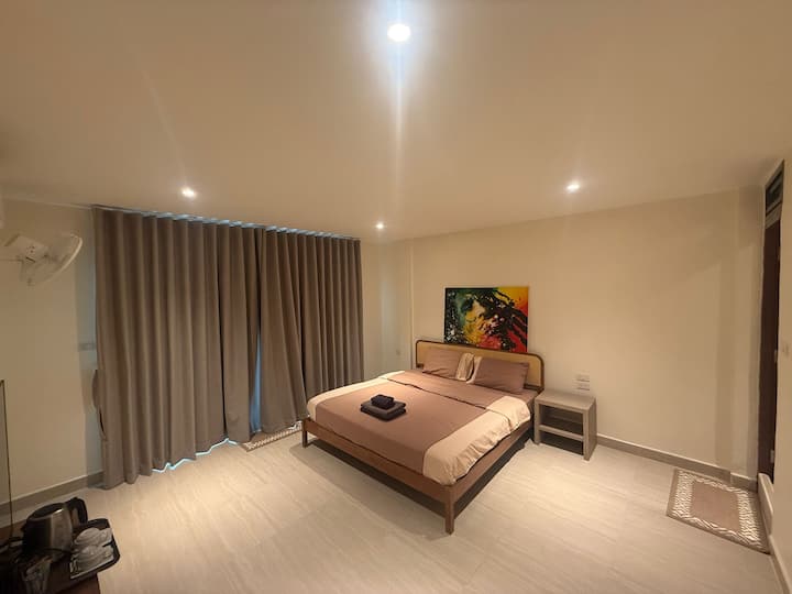 Patong Beach Newly Renovated Rooms @ City Center - Patong Beach