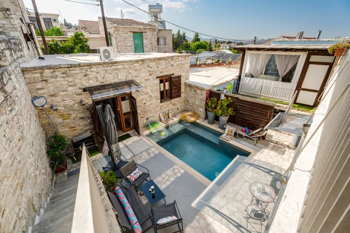 Red & Blue Door Full House · Pano Lefkara · Cyprus - Cyprus