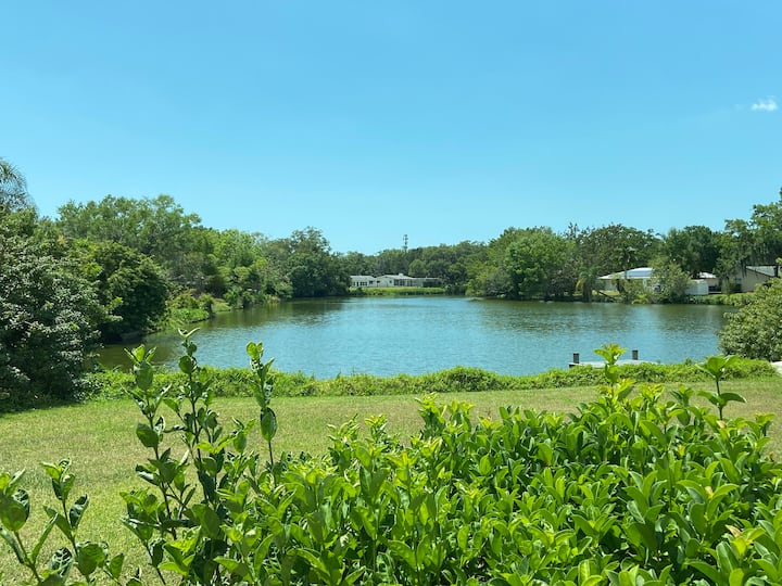 Sunny's Suite- Private + Waterfront - Lakewood Ranch