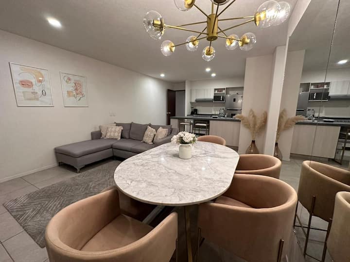 "Depto Espejo 3 Habitaciones & 2 Estacionamientos" - メキシコ グアダラハラ