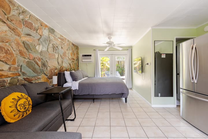 Quiet Studio With Sunny Private Yard - Margate, FL