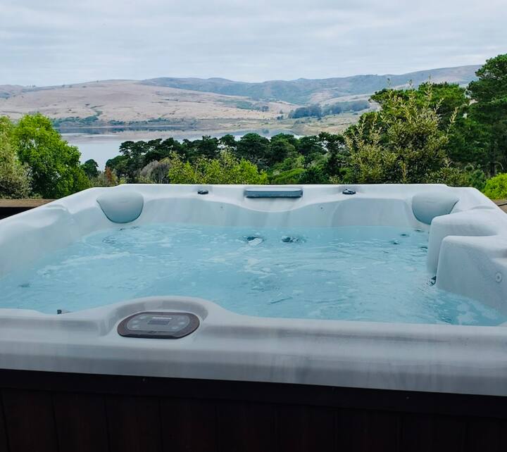 Stunning Beauty!  Hot Tub Over Tomales Bay! - Point Reyes Station, CA