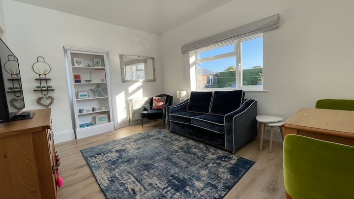 Aviary View - New Milton