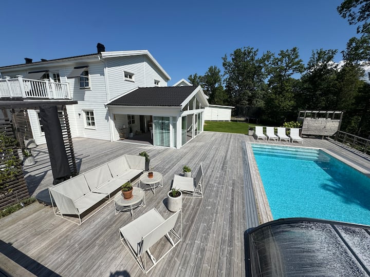 Villa Med Pool Och Utekök I Jönköping - Jönköping