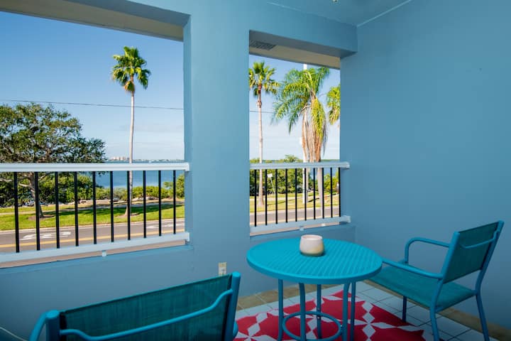 Serene Shore Retreat - Clearwater, FL