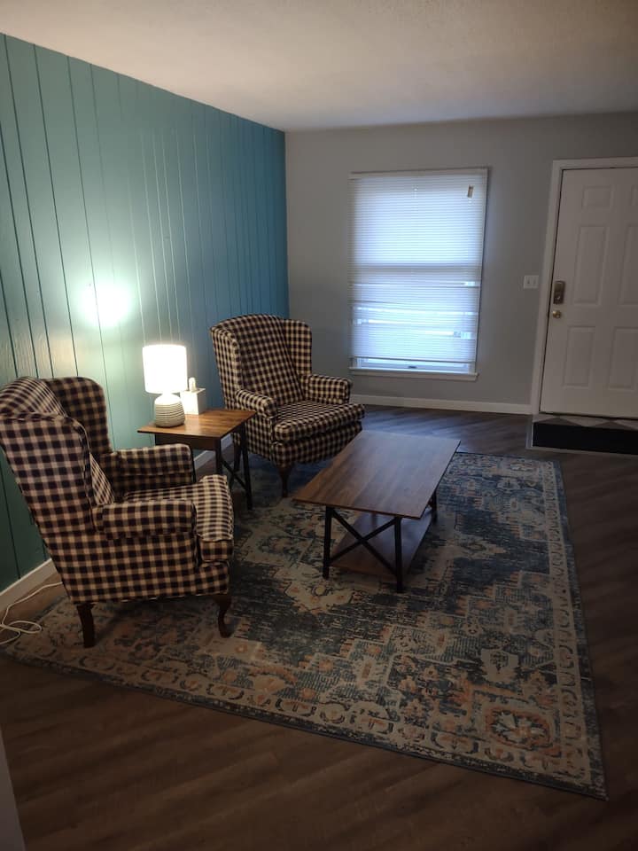 Clean Quiet Stay Carbondale - Carbondale, IL