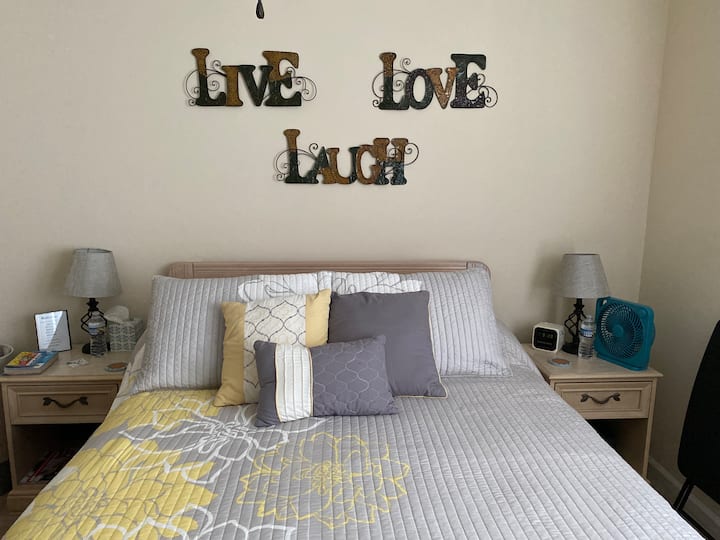 Comfortable First Floor Bedroom - Murrells Inlet, SC