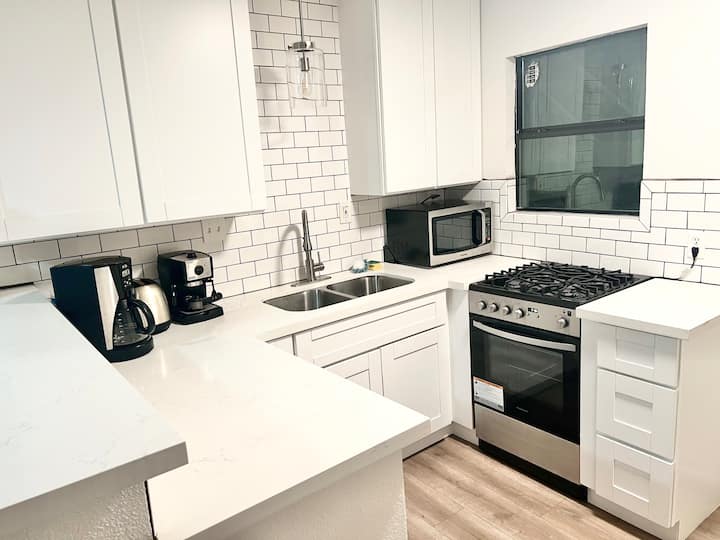 Modern Apartment In Montrose - Houston, TX