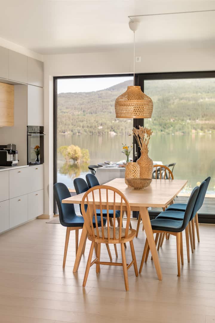 Usjenert Funkishytte Med Strandlinje - Sundvollen