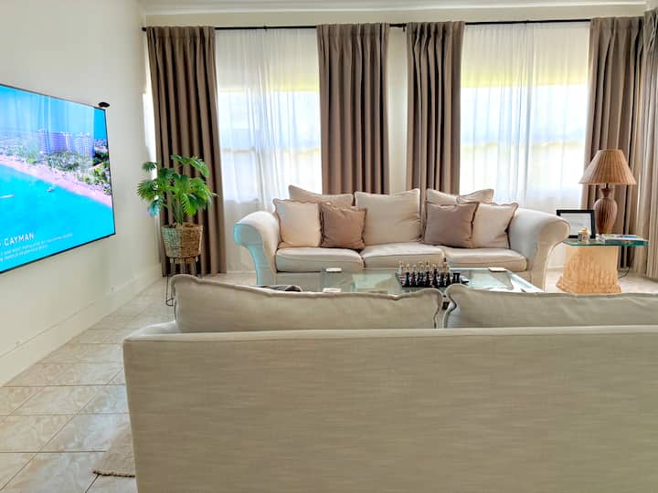 Spacious 2br Family Home In Center Of Grand Cayman - Cayman Islands