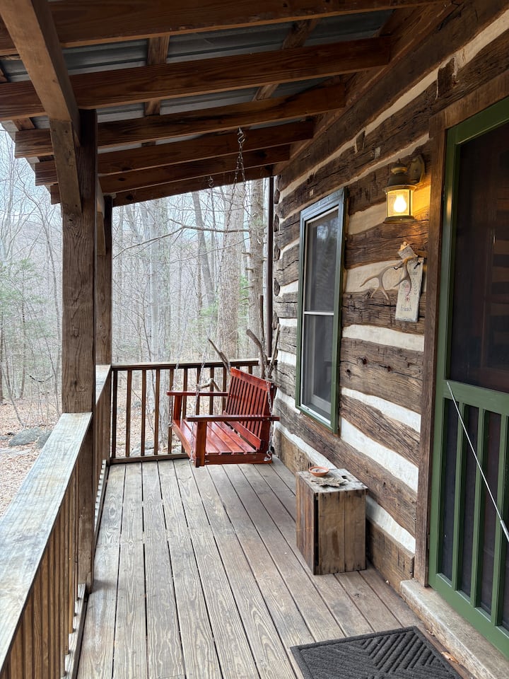 Spruce Run Cabin, A Wooded Retreat On The Mountain - Maryland