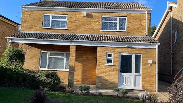 Double Room In A Detached House - Peterborough
