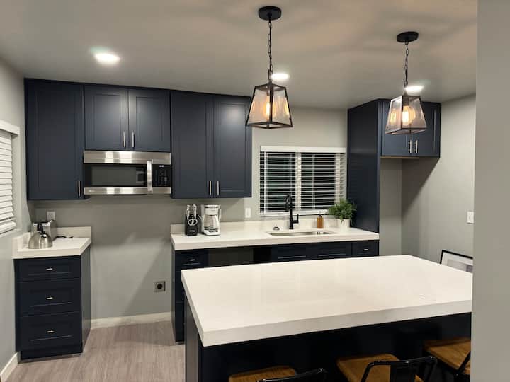 Sleeps 10: Near Weber State/ Hill Airforce Base - Ogden, UT