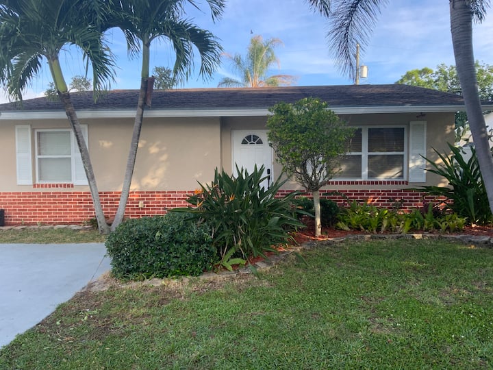 Charming 3/2 House Close To Beach & Everything - Jupiter, FL