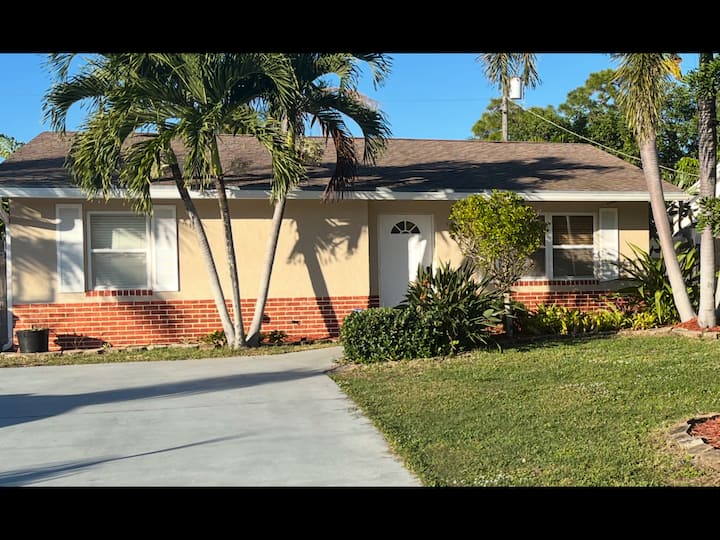 Charming 3/2 House Close To Beach & Everything - Jupiter, FL
