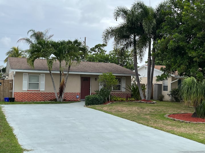 Great Location Close To Beach - Jupiter, FL