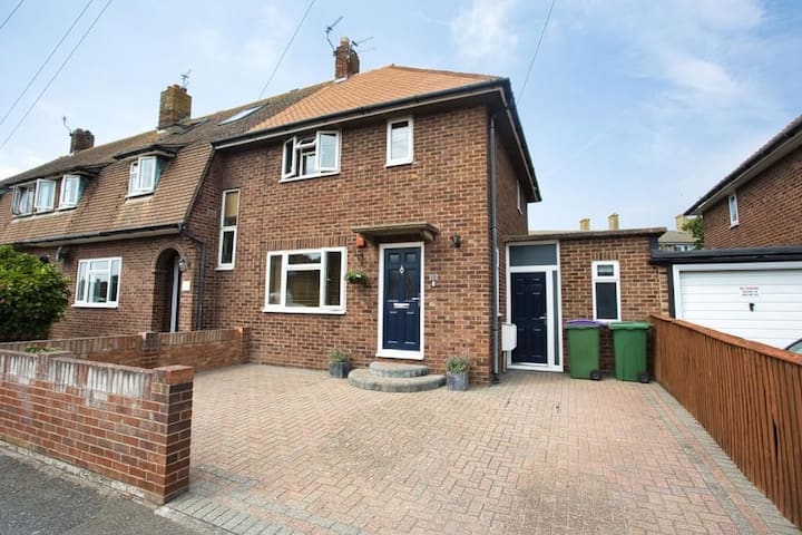 2 Double Bed With Cozy Garden & Off-road Parking - Folkestone