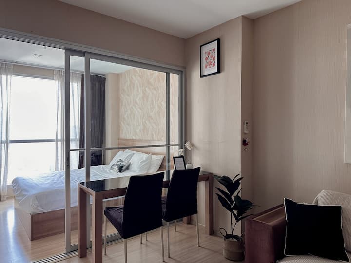 Mrt Huai Khwang50m/wi-fi/pool/gym/freepickup - Bangkok