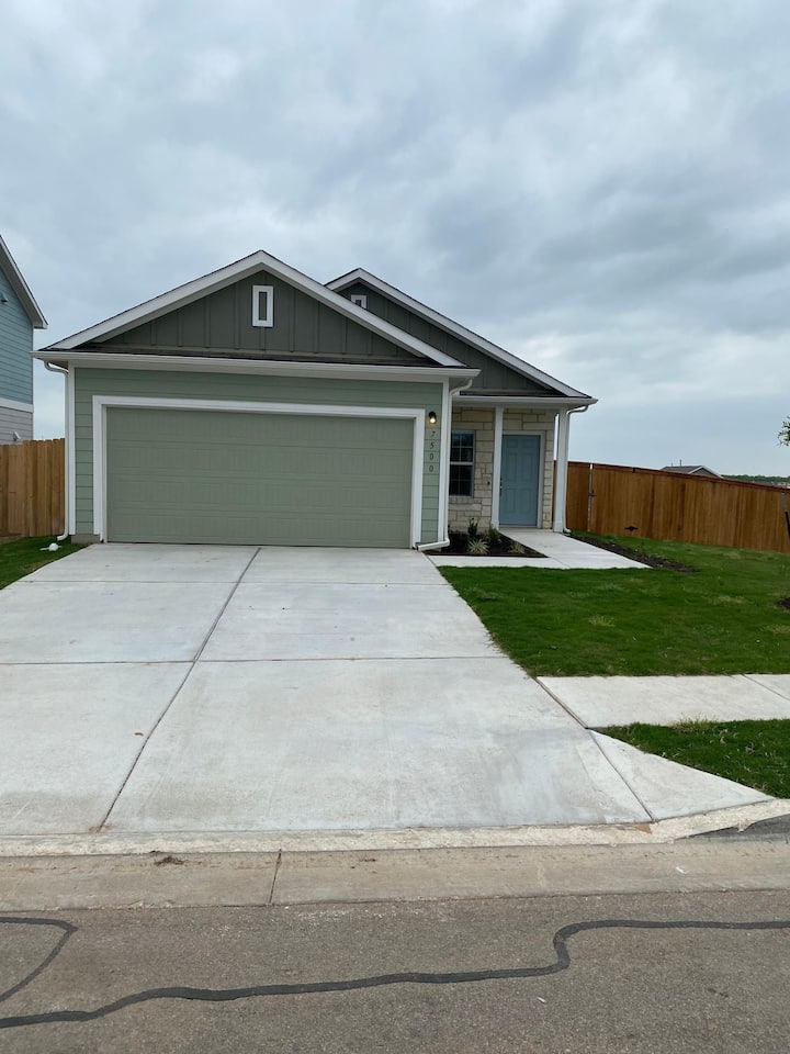 Single Family Home 4 Rooms 2 Bath Cota Unfurnished - Cedar Creek, TX