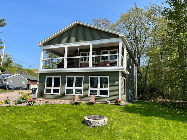 Robert’s Luxury Lake House - Colchester, VT