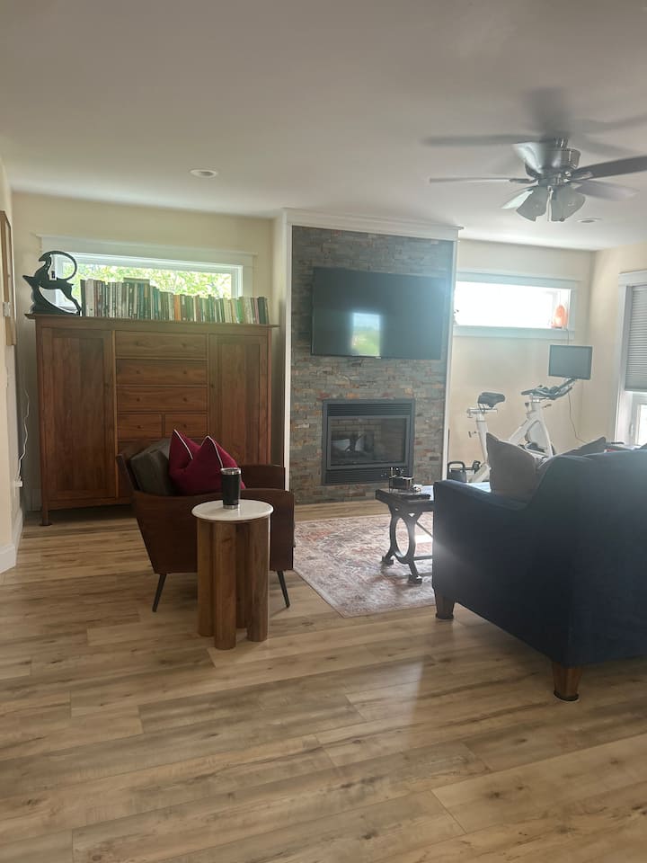 Robert’s Luxury Lake House Room 2 & 3 Upstairs - Burlington, VT