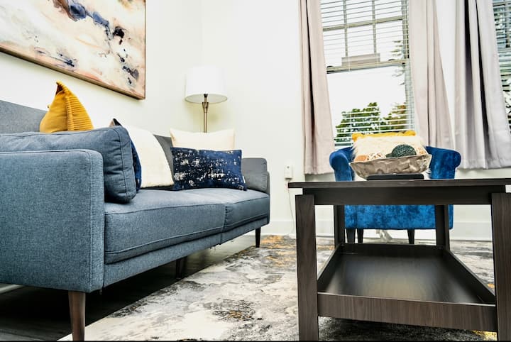 0.8 Mi To Little Caesars Arena, 2br W/free Parking - Detroit, MI