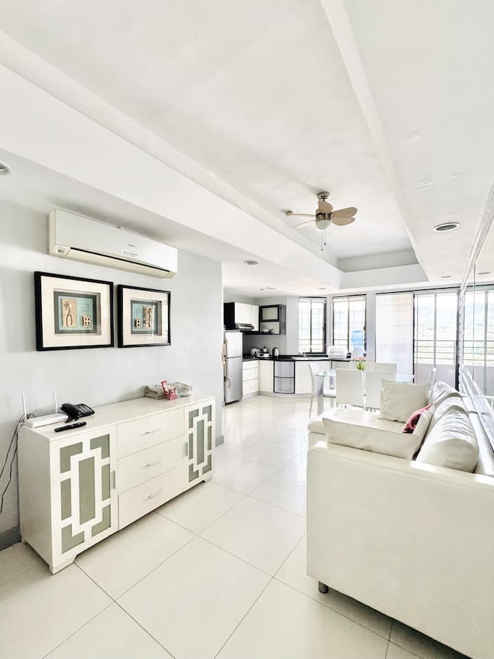 2br Budget Barkada Stay: Pool, Wifi, Smart Tv - Cebu