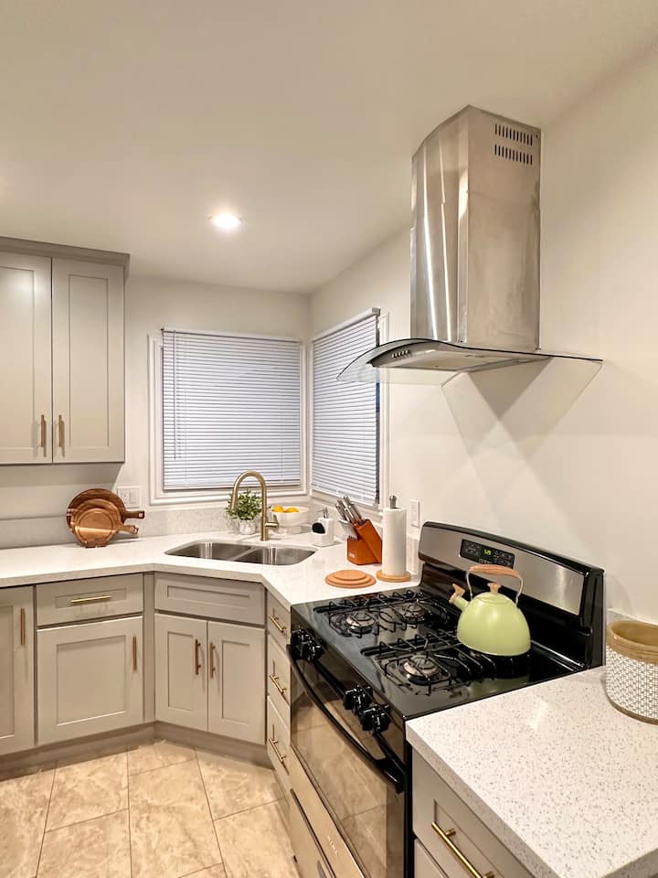 Charming Home Lax-beach-sofi W King Bed Gated Prk - North Park, Inglewood